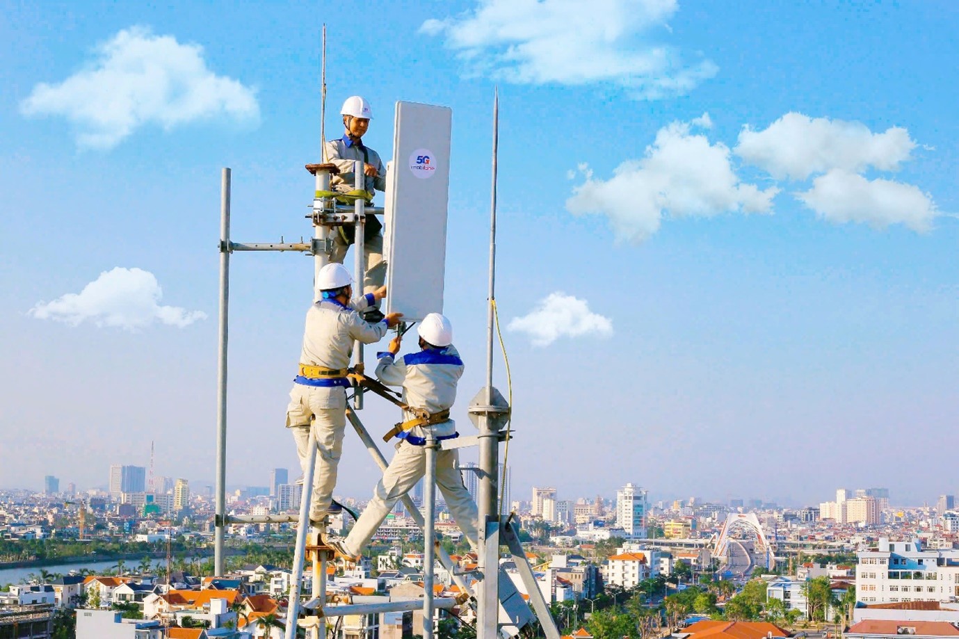 MobiFone - MobiFone chào 5G - mở tương lai” giới thiệu dịch vụ 5G ...